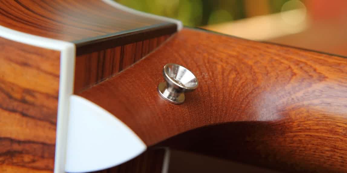 How To Put On A Guitar Strap - A Dummies Guide | Ted's List