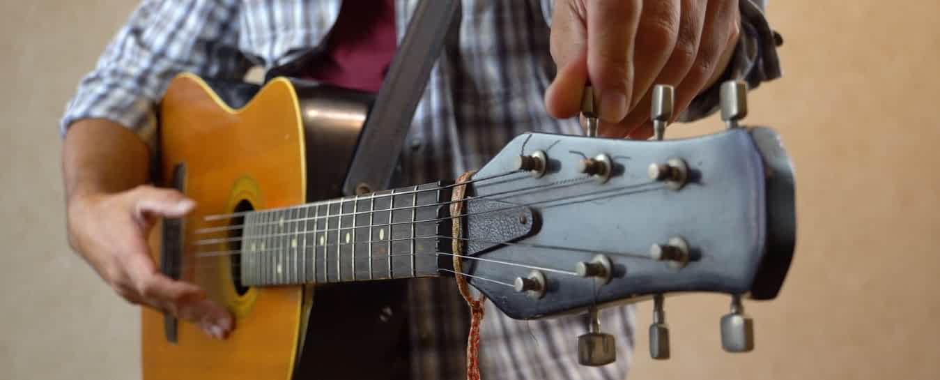 Acoustic Guitar How To Tune - The Ultimate Guide | Ted's List