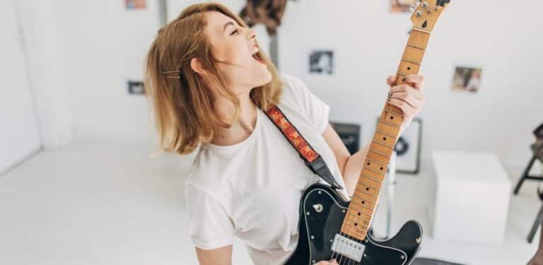 7 Legendary Female Guitarists Who Shattered Stereotypes And Changed ...